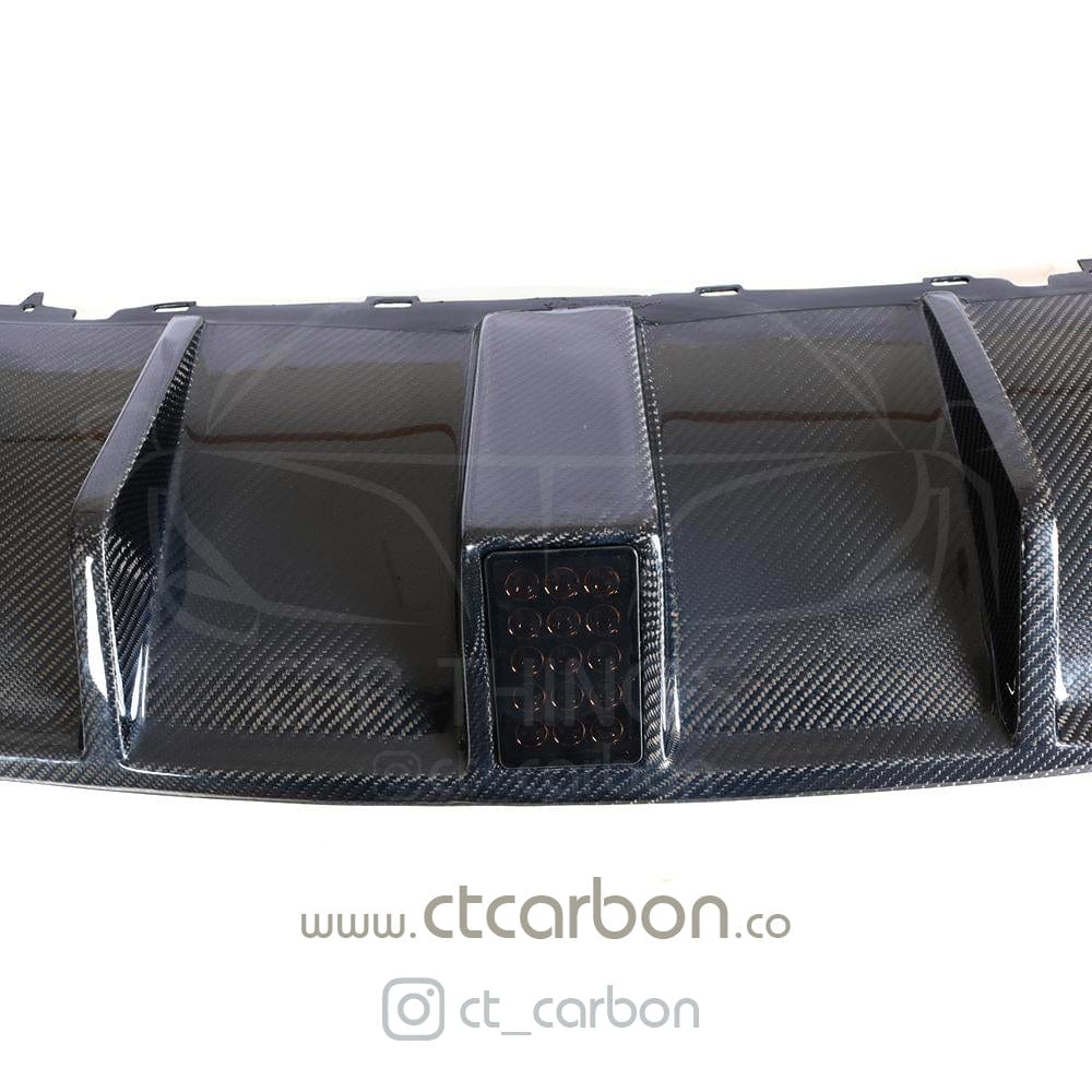 DIFFUSEUR ARRIÈRE EN CARBONE AUDI RS3 8V SALOON AVEC FEU DTM - OPSHOLDERS