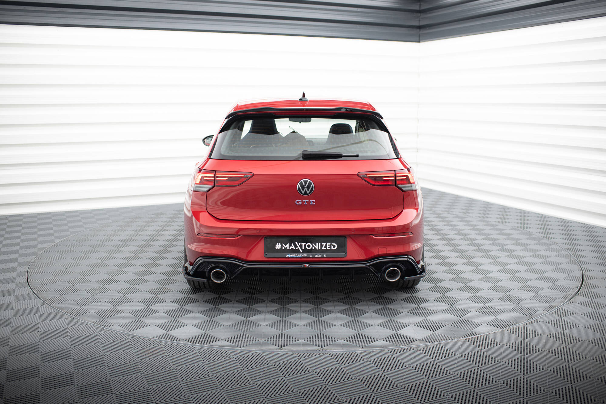 Maxton Design Zadní kryt + imitace koncovek výfuku Volkswagen Golf GTE ...