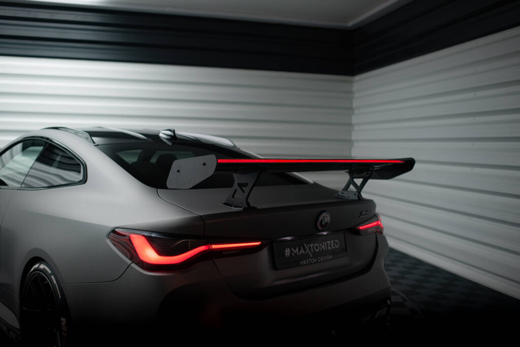 Maxton Design Spoiler in carbonio con staffe interne verticali + LED ...