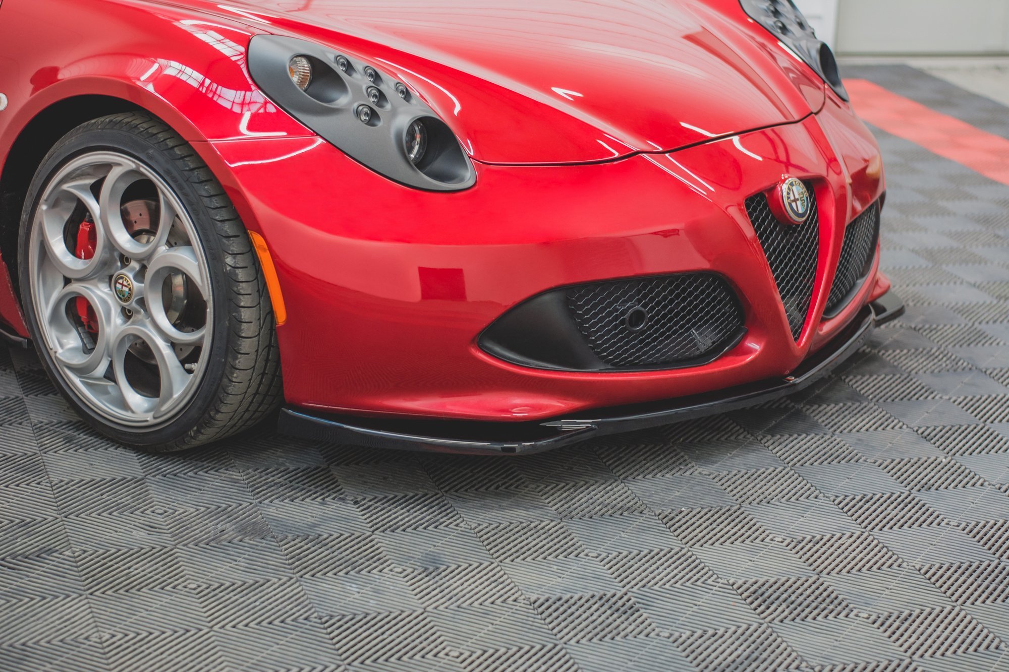 Maxton Design Przedni Splitter Alfa Romeo 4C AL-4C-FD1G - OPSHOLDERS